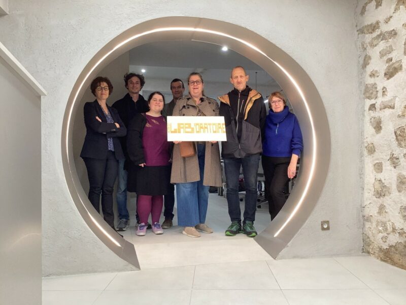 VISITE DES ENSEIGNANTS DANS UN NOUVEAU FAB LAB A GRASSE – Collège Saint ...